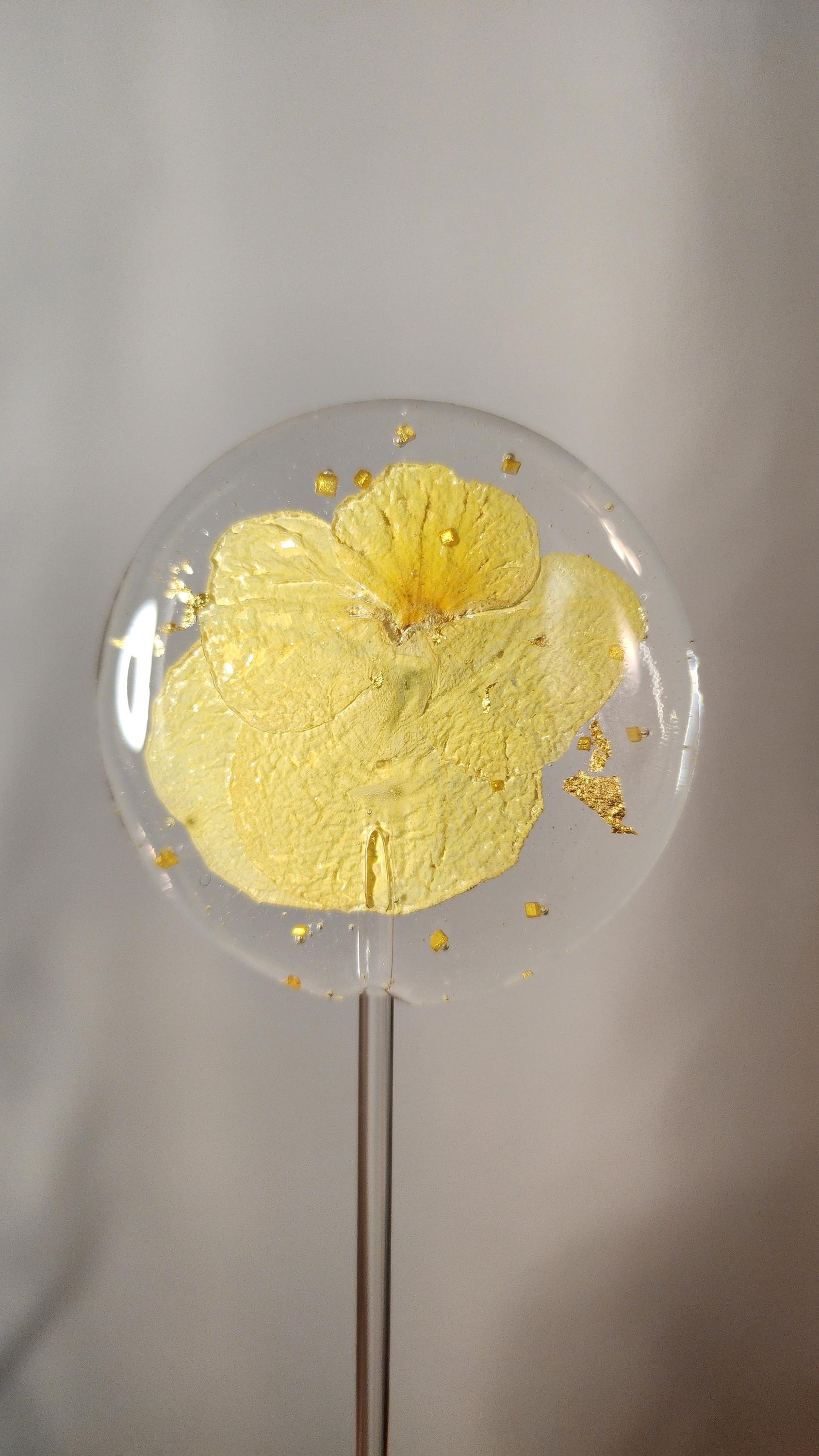 Edible Flower Lollipops With 24K Gold Leaf, Hand-made Confectionery ...