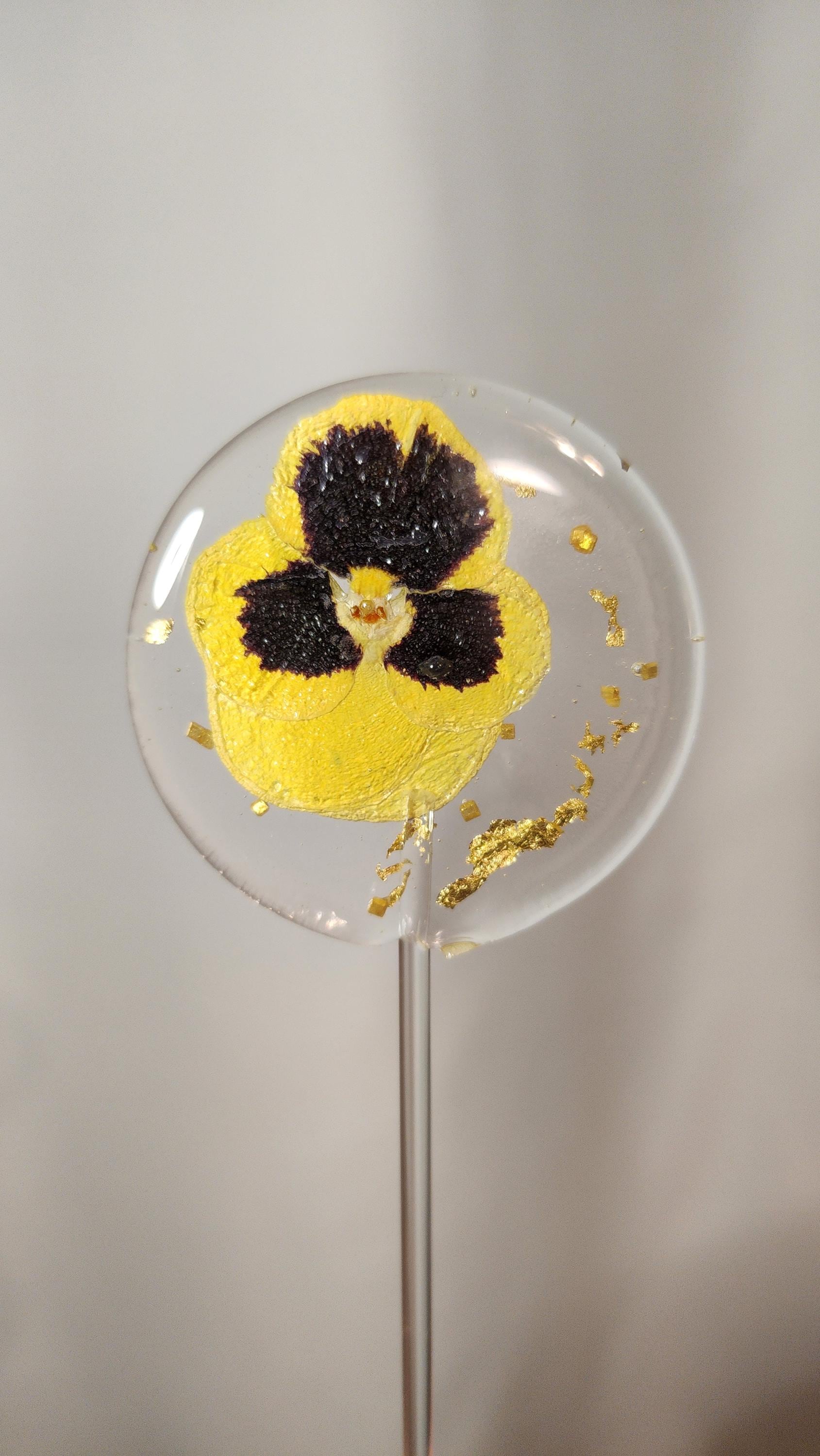 Edible Flower Lollipops With 24K Gold Leaf, Hand-made Confectionery ...