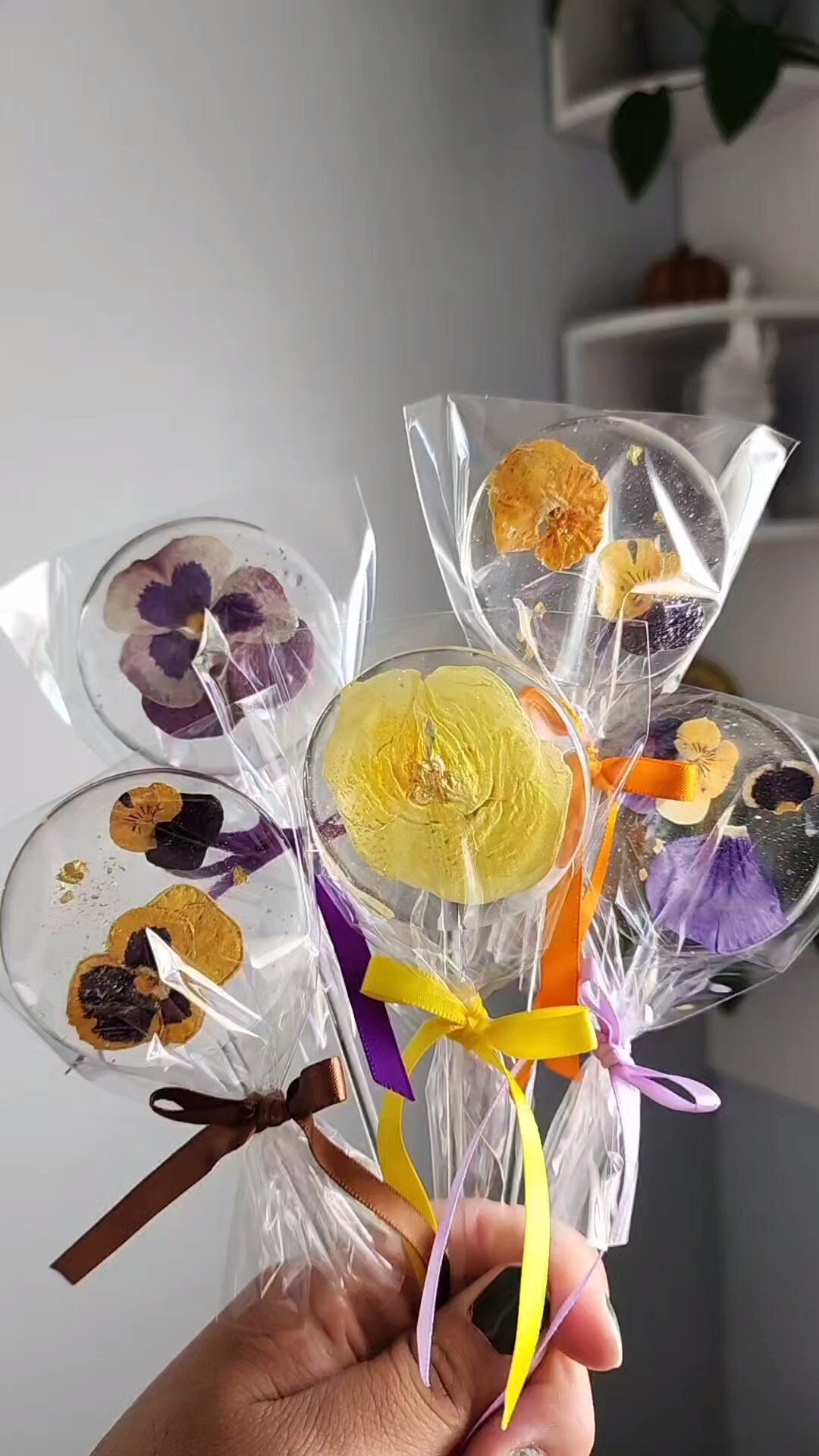 Edible Flower Lollipops With 24K Gold Leaf, Hand-made Confectionery ...