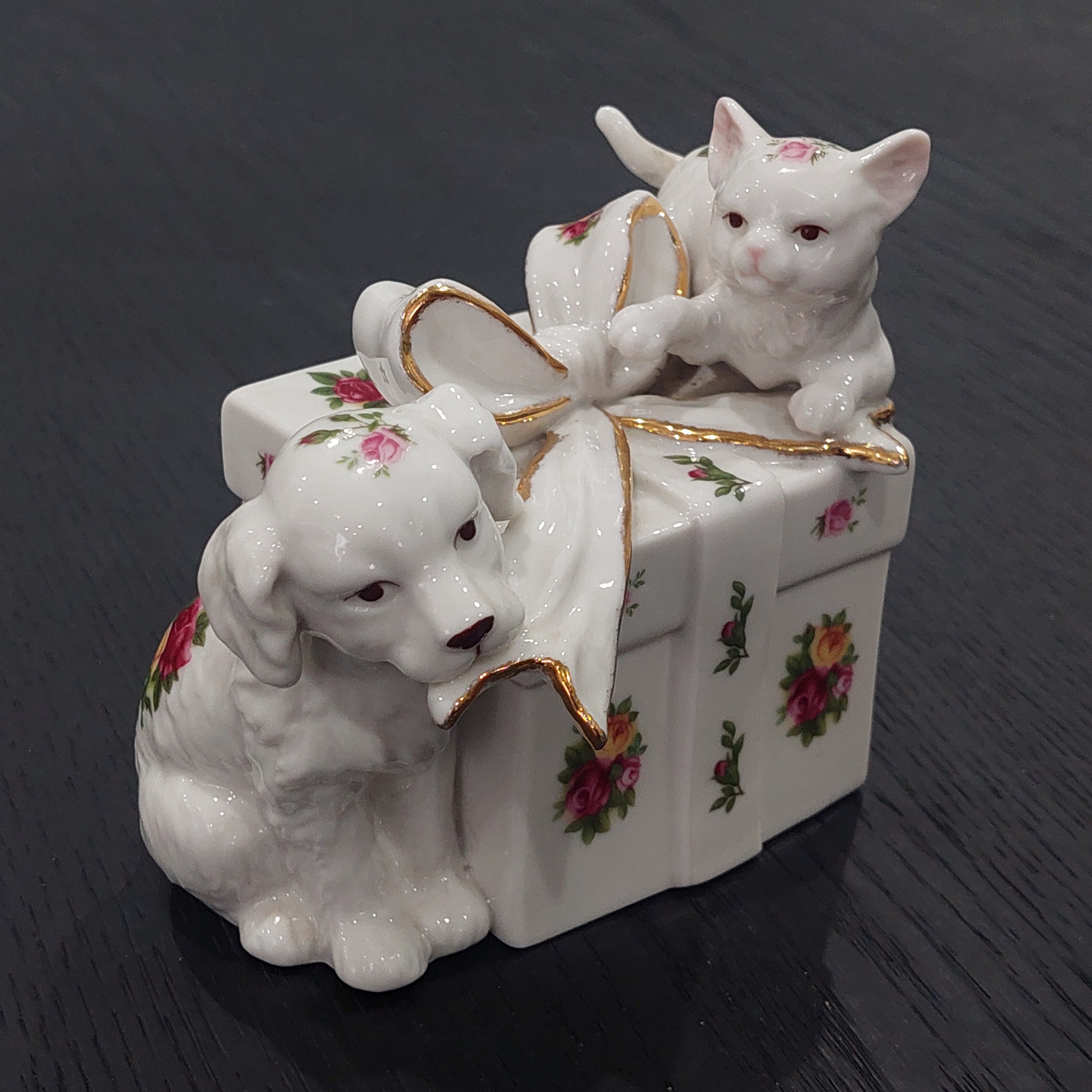 Royal Albert, Old Country Roses Dog and Cat on Present Music Box, China ...