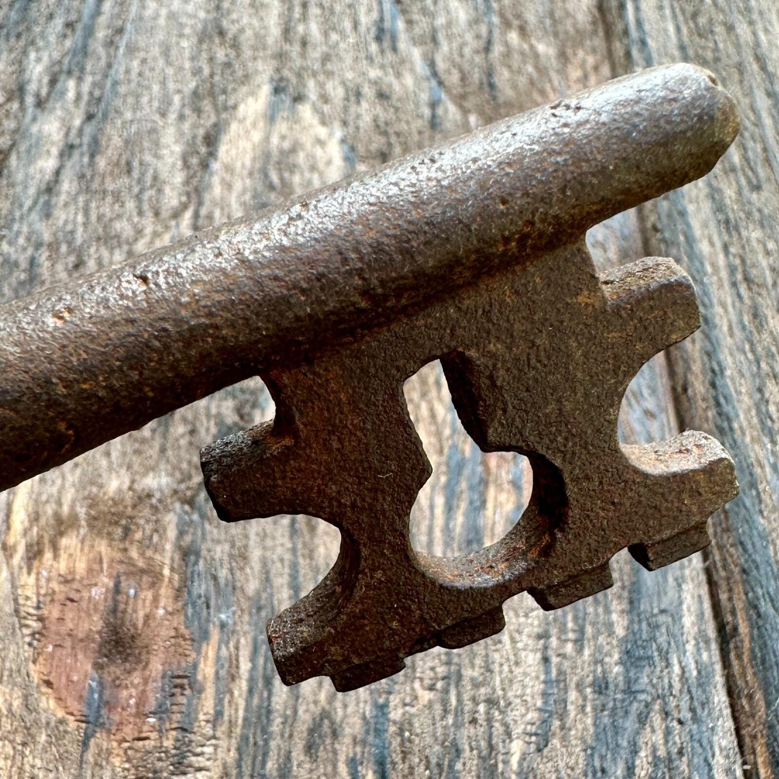 Crown Cast Iron Keys Set of Two 5" Keys With Antique Finish & Ornate ...
