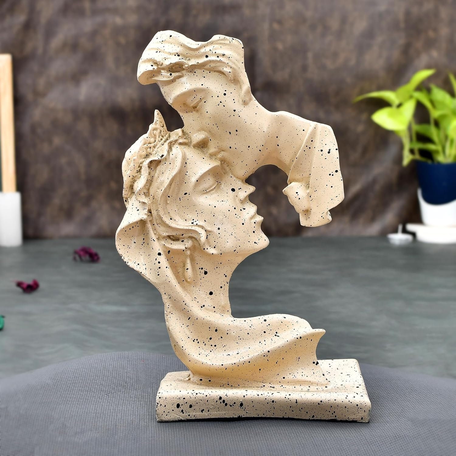 Valentine Romantic Love Couple Statue - Etsy