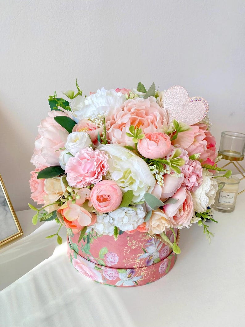 Pink and White Flower Arrangement in Hat Box, Flower Box, Mothers Day ...