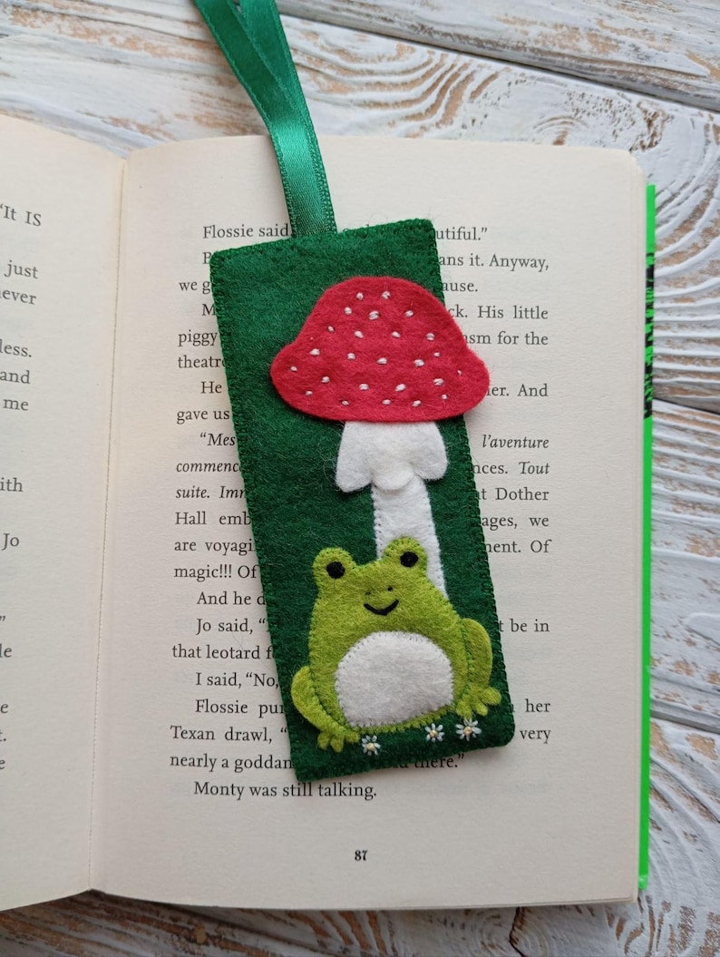 Felt Bookmark: Frog and Mushroom Bookish Gift - Etsy