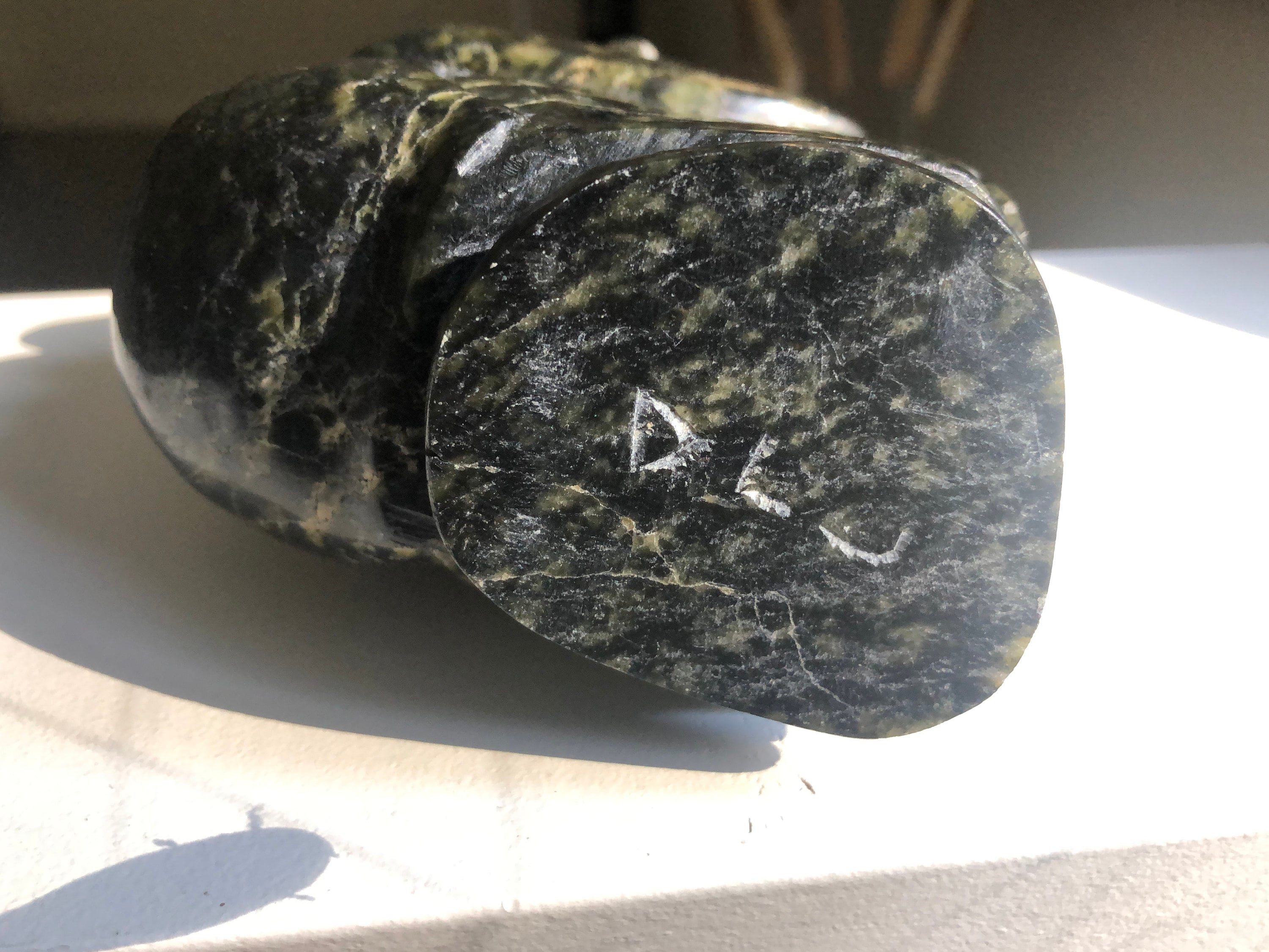 Inuit Mother and Baby in Amauti, Cape Dorset Nunavut Canada Carving ...