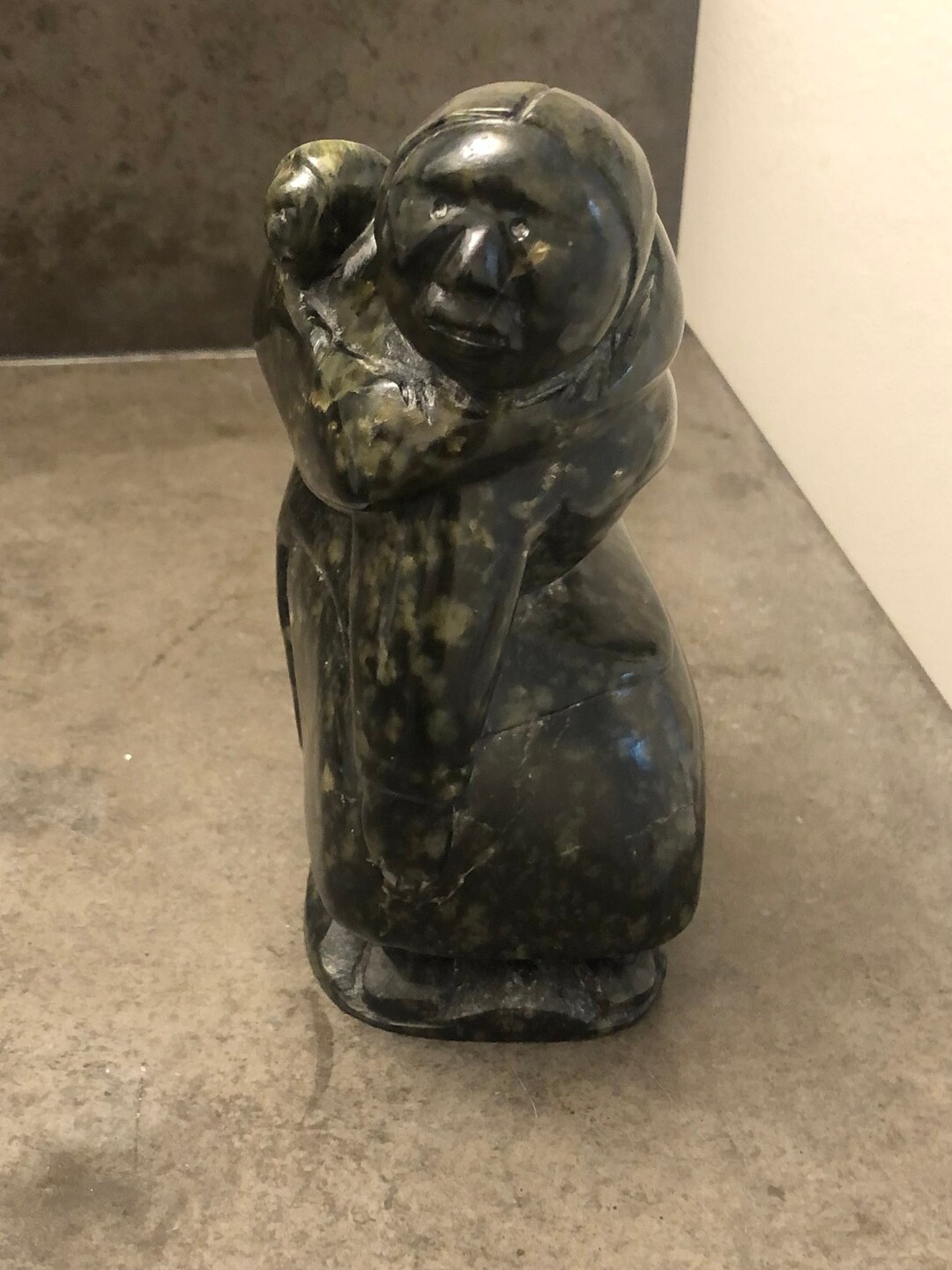 Inuit Mother and Baby in Amauti, Cape Dorset Nunavut Canada Carving ...