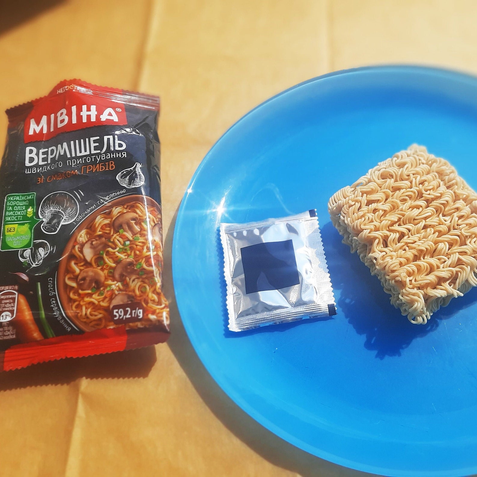 Mivina Chicken Ukrainian Noodles Box | Instant Spicy & Not Spicy ...
