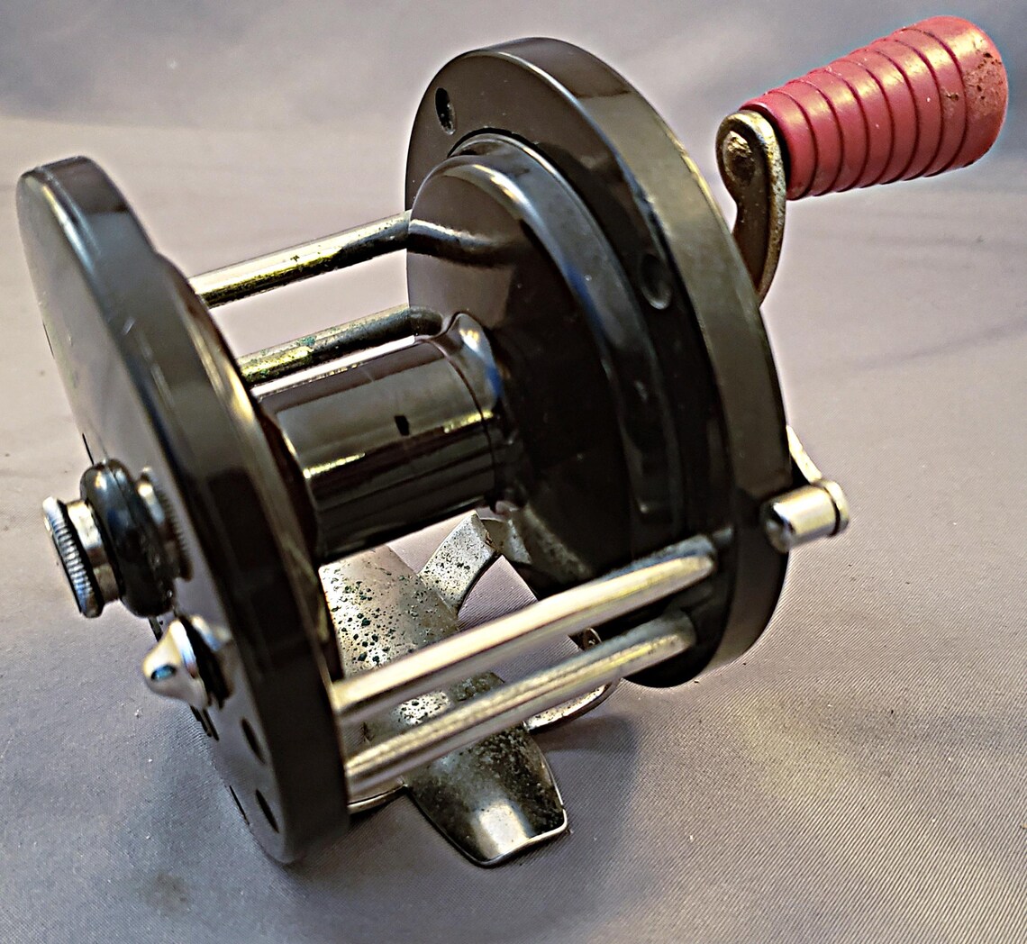 Vintage Penn No. 85 FISHING REEL Deep Red Bakelite Beehive Handle. Get ...