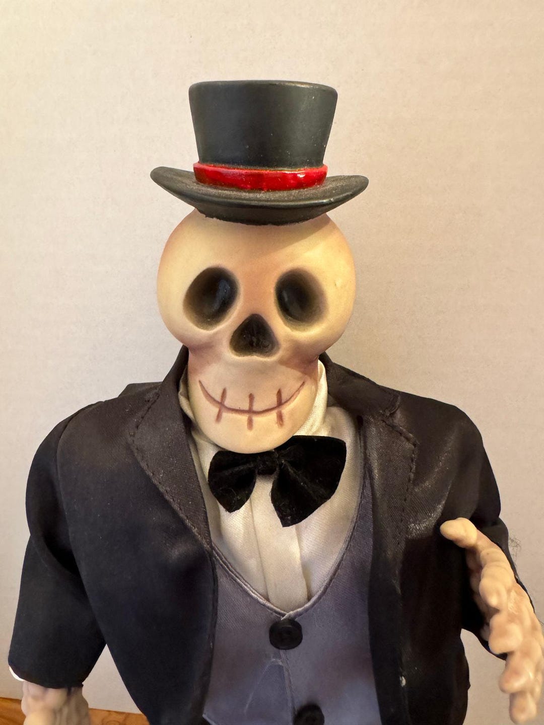 Gemmy Skeleton 1998 Halloween Hip Swinging Sings Putting on the Ritz ...