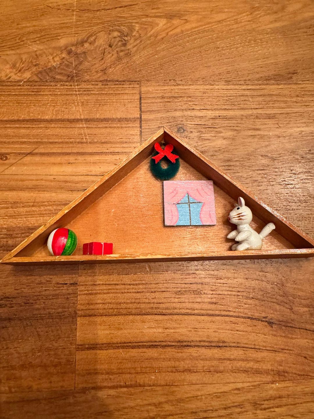 Vintage Wooden Triangle Scene Diorama With Cat and Gift - Etsy