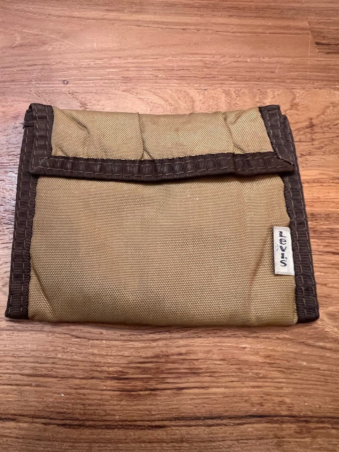 Vintage LEVI'S 1980's Tan Brown Trifold Wallet, Hook Latch, Preowned - Etsy