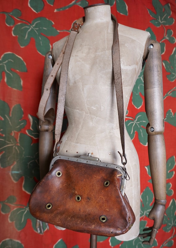 Antique 19th Century French Hunter’s Brown Leather Bag - Gem