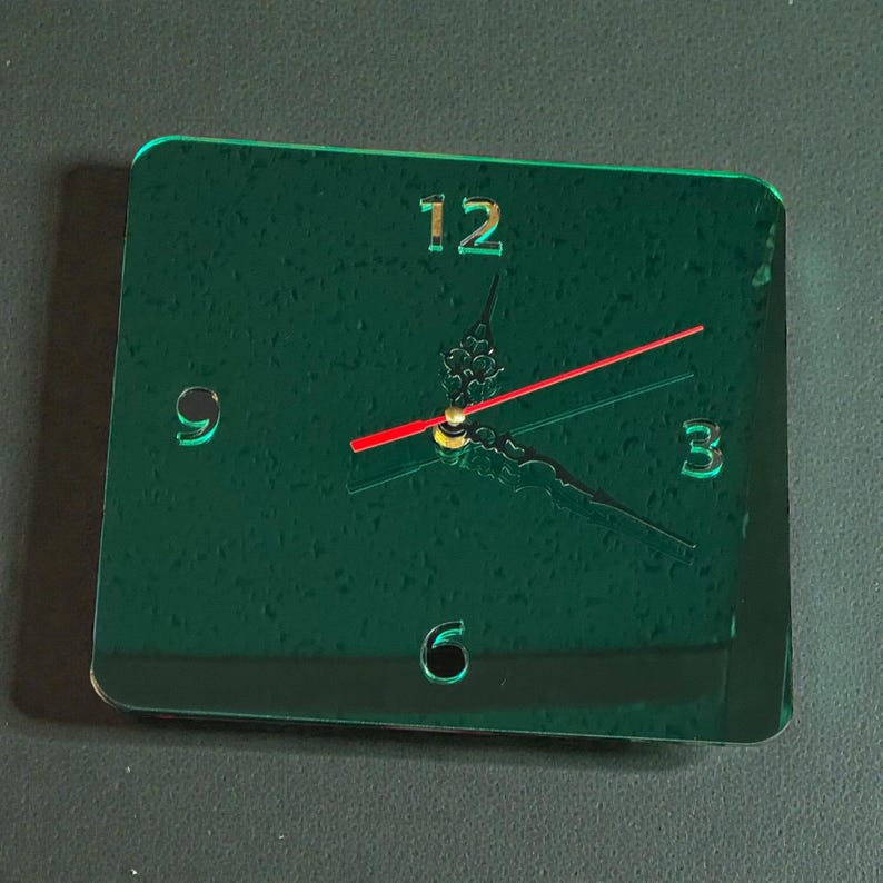 Acrylic Wall Clock, Green Reflective Square Design, Modern Decorative ...