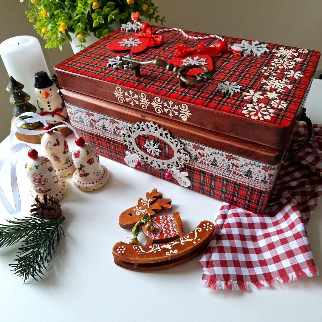 Christmas Eve Keepsake Box With Wooden Ornaments: Velvet Mitten & Bells ...