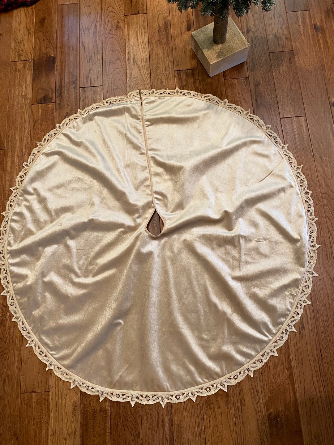 Large Gold/beige Velvet Tree Skirt - Etsy