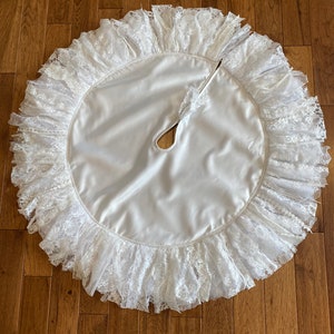 Christmas Winter White Satin and Lace Tree Skirt - Etsy