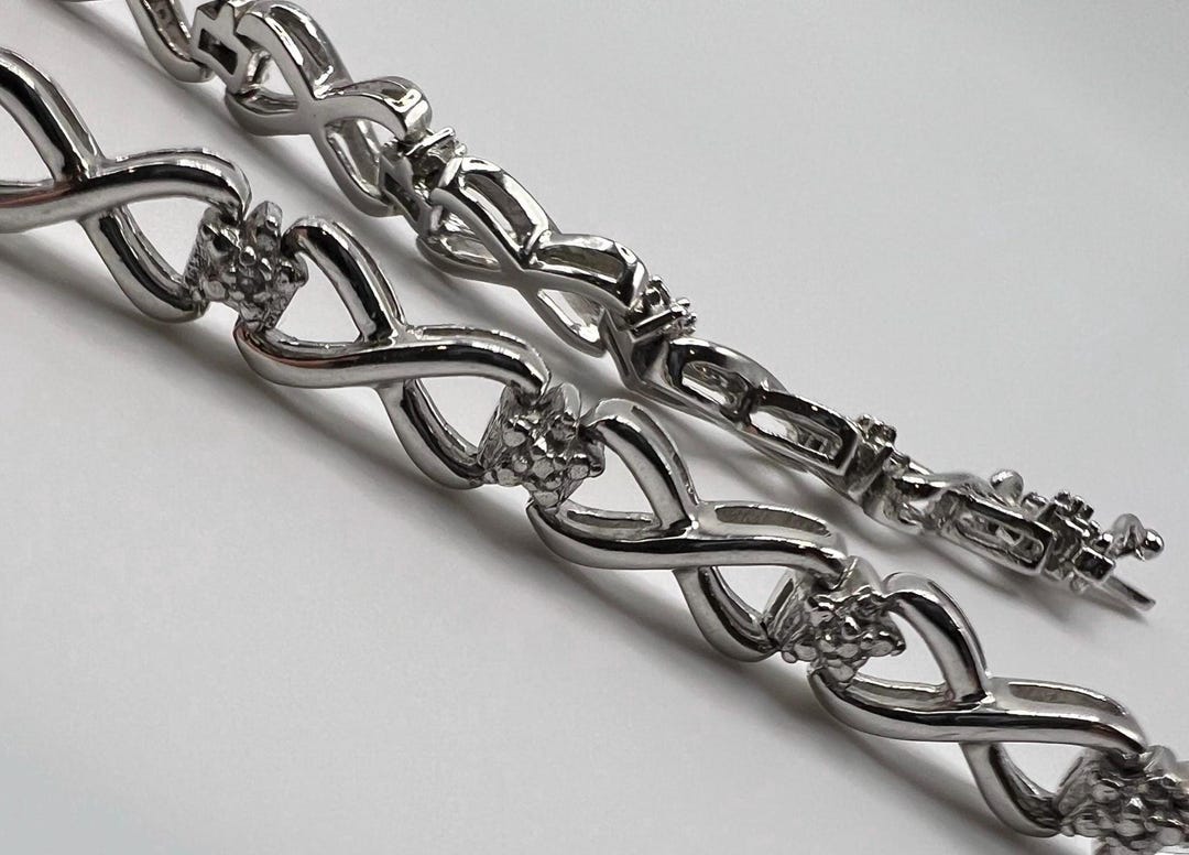 Classy Sterling Silver Infinity Link Bracelet With Melee Diamond ...