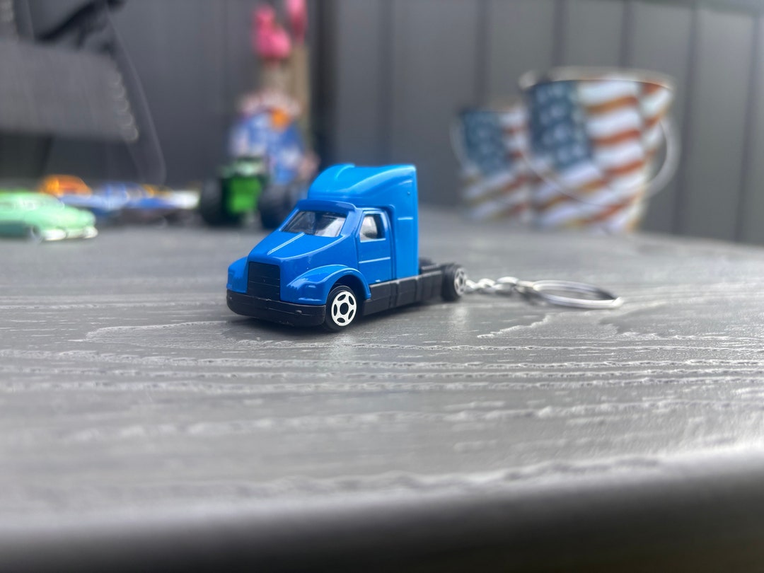 Semi Truck Keychain - Etsy