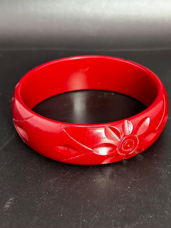 1950's Cherry Red Bakelite Carved Bangle Bracelet, 8 … - Gem