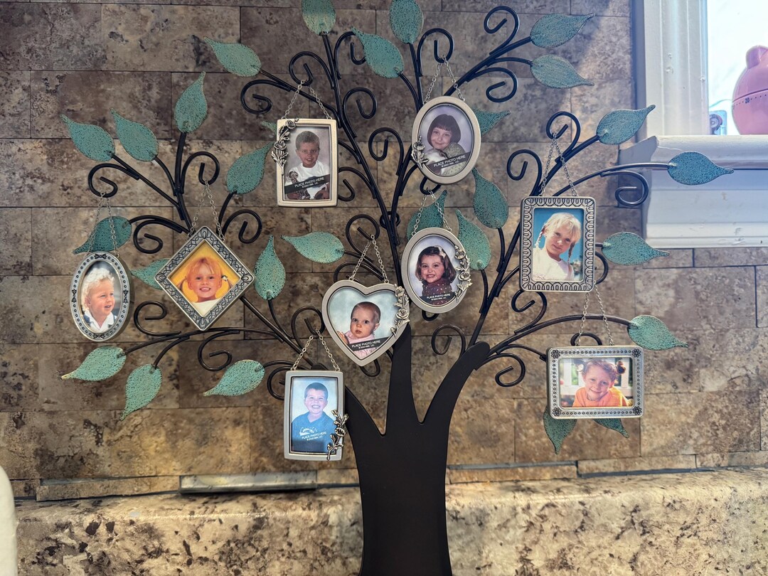 Vintage Hallmark Family Tree With Nine Silver Frames - Beautiful ...