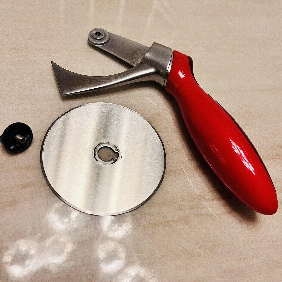 Zyliss Pizza Slicer With Crust Cutter Snap-on Blade Cover Removable ...