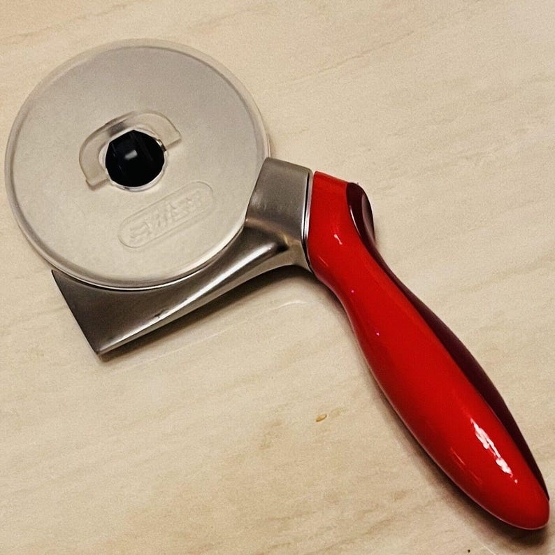 Zyliss Pizza Slicer With Crust Cutter Snap-on Blade Cover Removable ...