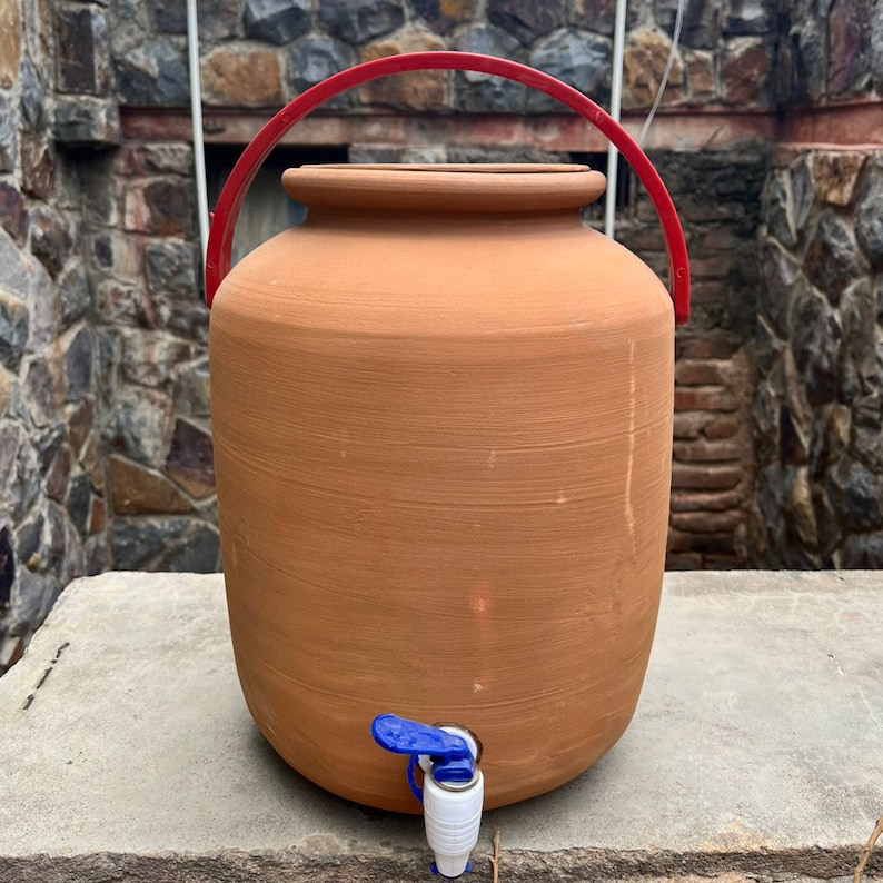 Eco-friendly Hand Made 5L, 15L Clay Water Pot With Lid \ Water Pitcher ...