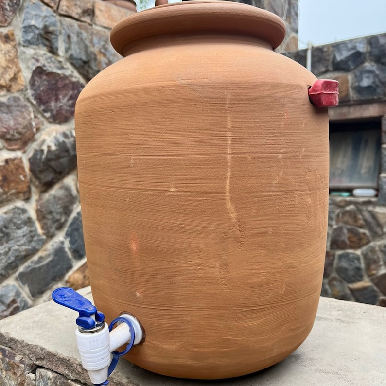 Eco-friendly Hand Made 5L, 15L Clay Water Pot With Lid \ Water Pitcher ...
