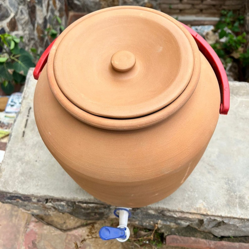 Eco-friendly Hand Made 5L, 15L Clay Water Pot With Lid Water Pitcher ...