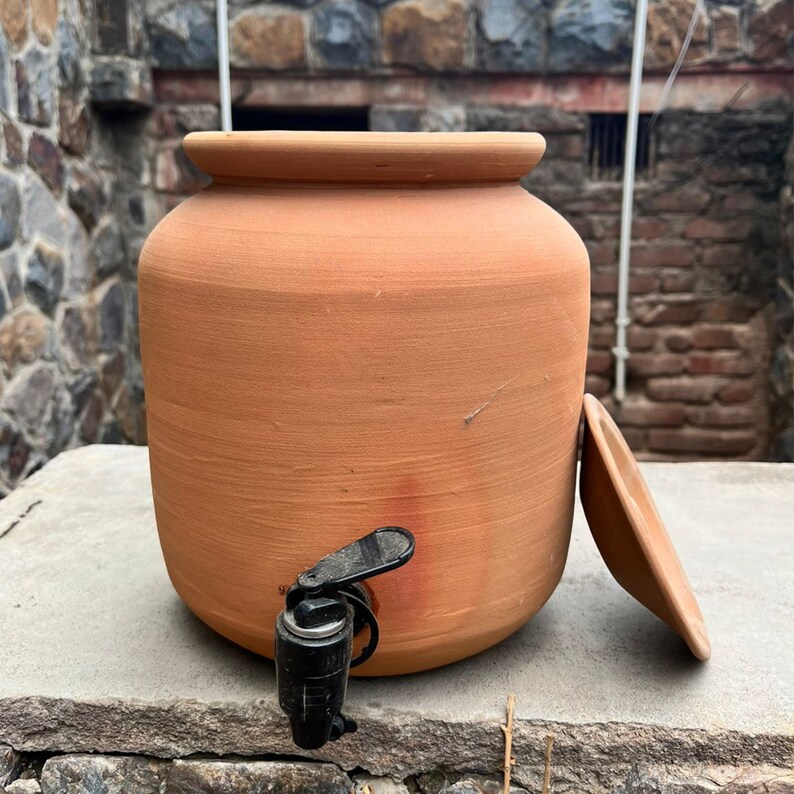 Eco-friendly Hand Made 5L, 15L Clay Water Pot With Lid Water Pitcher ...