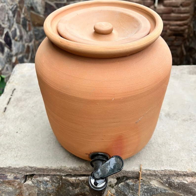 Eco-friendly Hand Made 5L, 15L Clay Water Pot With Lid Water Pitcher ...