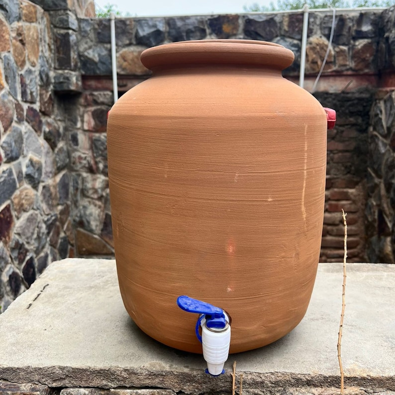 Eco-friendly Hand Made 5L, 15L Clay Water Pot With Lid Water Pitcher ...