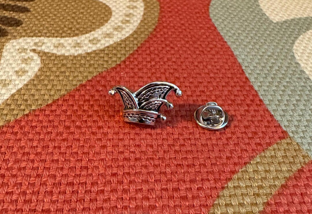 Court Jester Lapel Pin Silver 3D Design Theater Pin Joker Enamel Pin ...