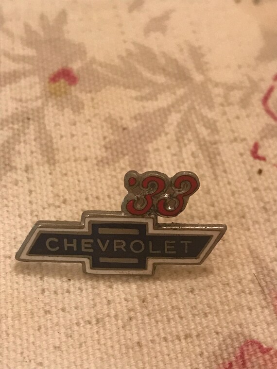 Chevrolet 33 pin, Vintage - Gem