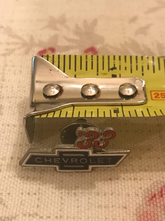 Chevrolet 33 pin, Vintage - Gem