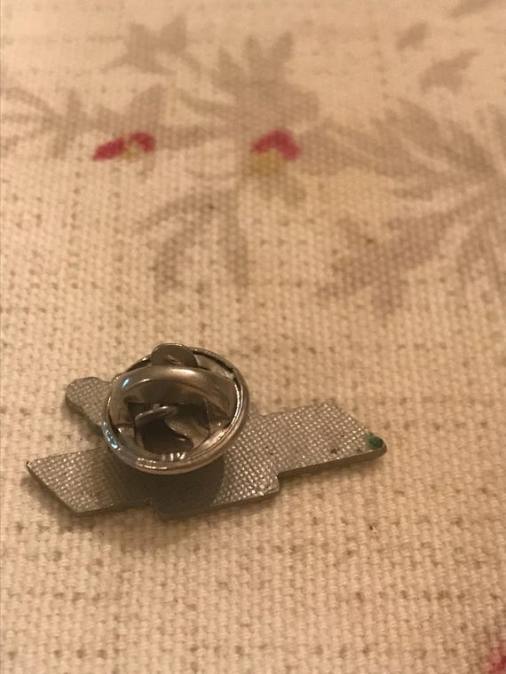 Chevrolet 33 pin, Vintage - Gem