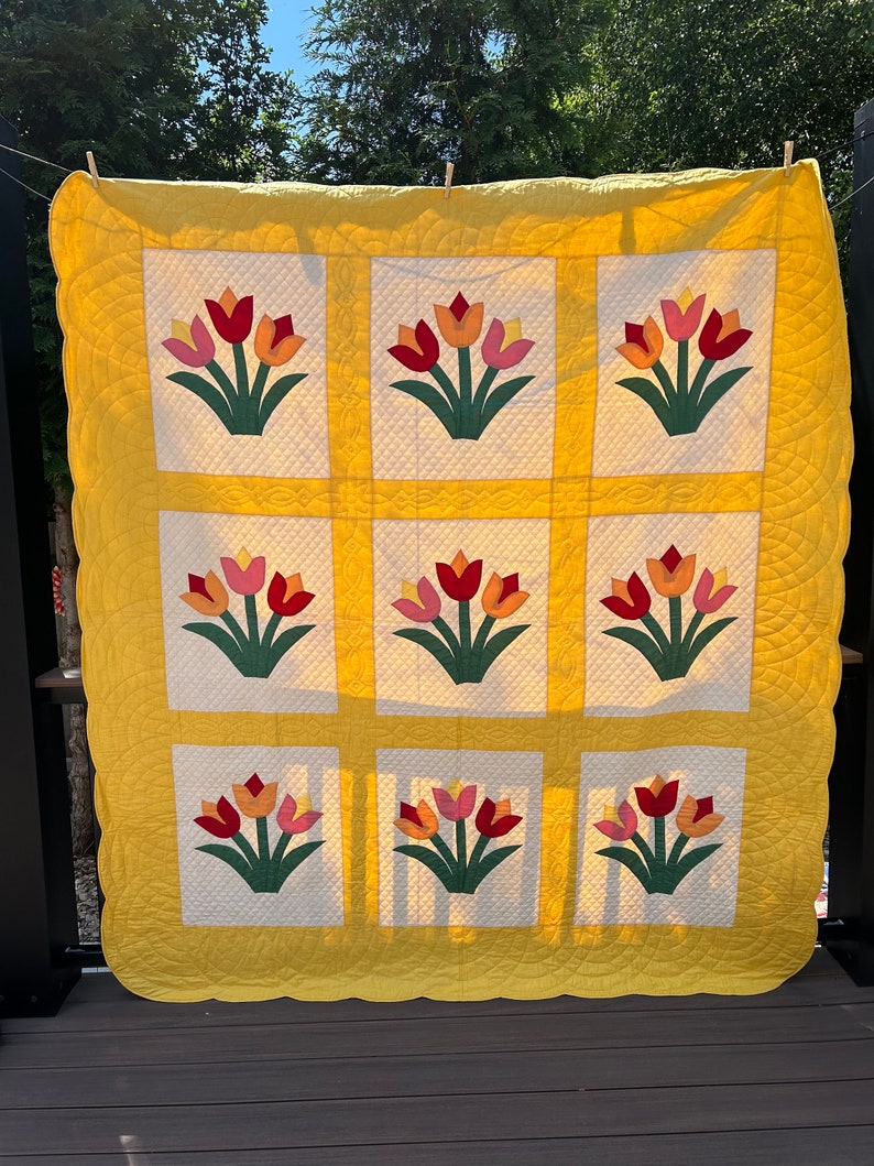 Vintage Appliqué Tulip Quilt in Yellow and White With Scalloped Edge - Etsy