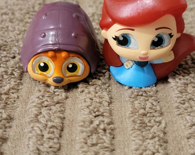 25 Random Doorables Mix of Pen Toppers, Keychain Accessories, Doorable ...