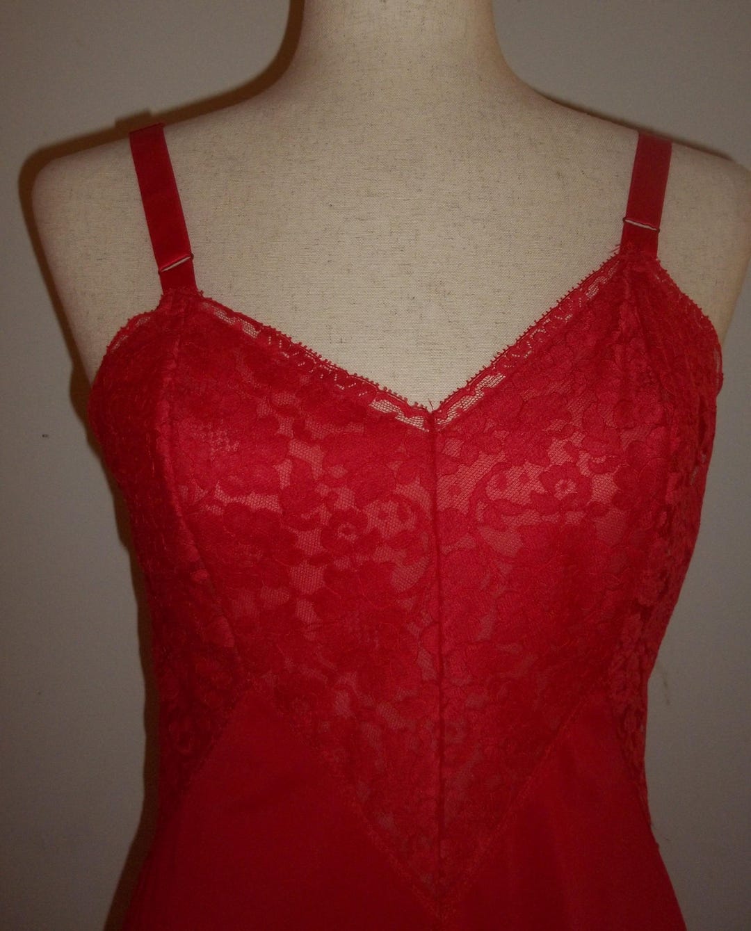 Vintage Char Mode Red Lacy Full Slip Size Medium Made in USA Nylon ...
