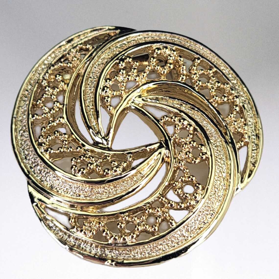 Vintage Gerry's Brooch Gold Tone Jewelry Filigree Lapel Pin Retro ...