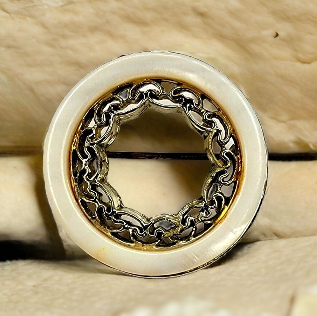 Vintage Everyday Brooch Classic Circle Vintage Pin White Enamel and ...