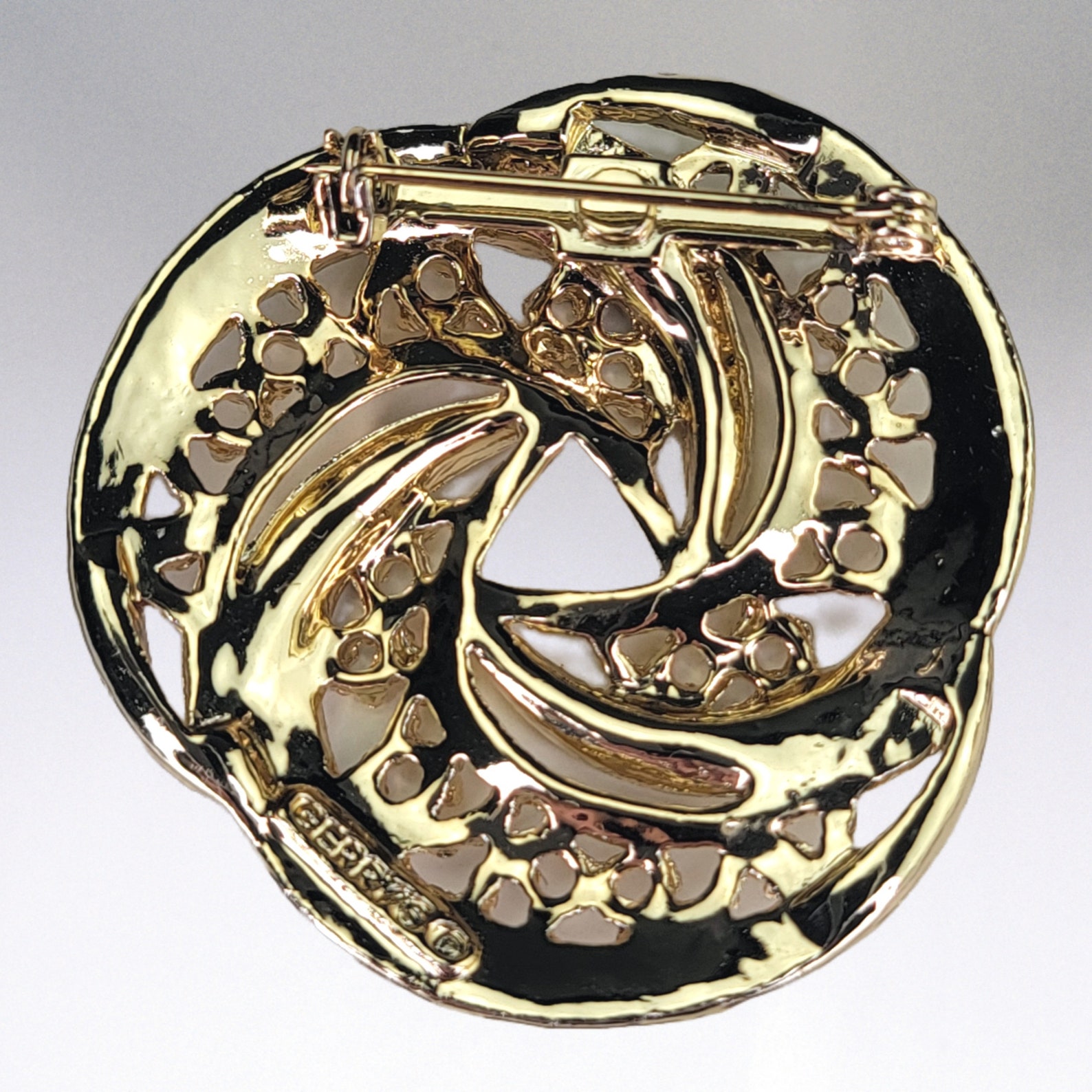 Vintage Gerry's Brooch Gold Tone Jewelry Filigree Lapel Pin Retro ...