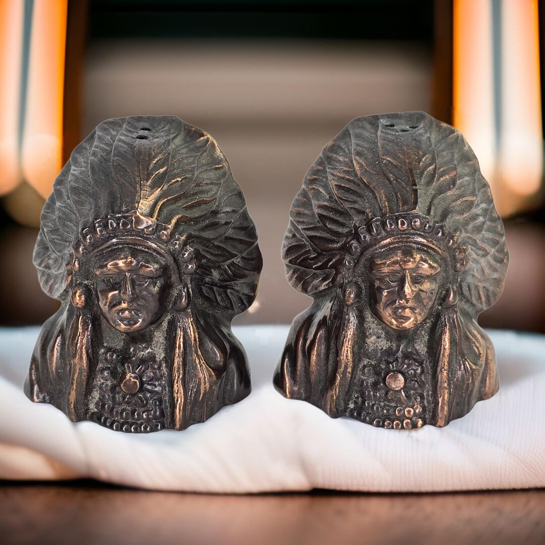 Vintage Midcentury Native Headdress Salt and Pepper Shakers Set Native ...