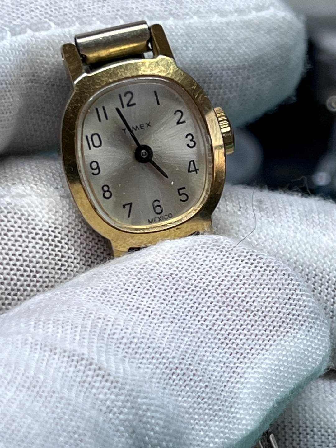Vintage Ladies Timex Watch Elegant Gold-tone Oval Face With Stretch ...