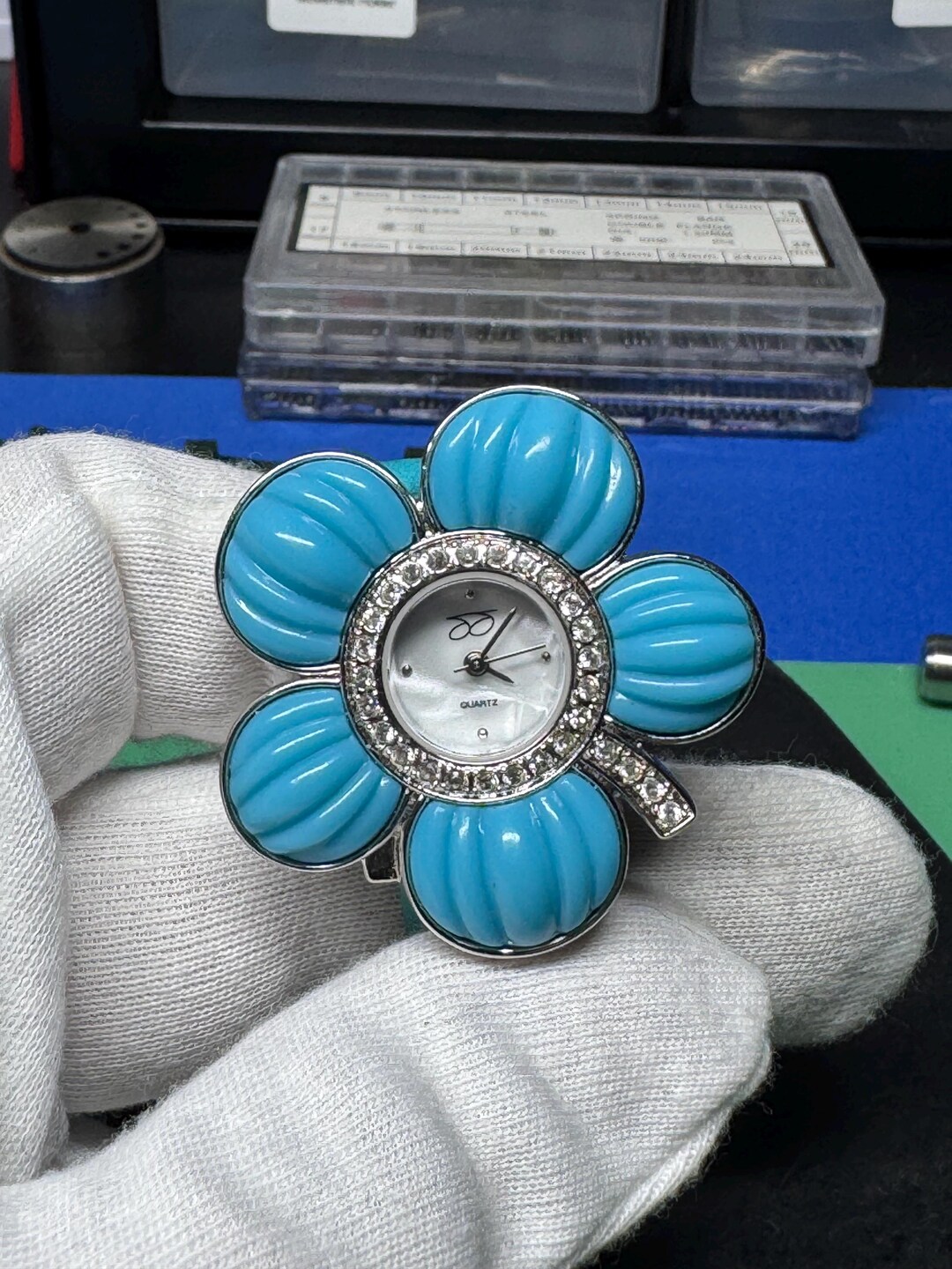 Vintage Suzanne Somers Flower-shaped Quartz Wristwatch in Bright Aqua ...
