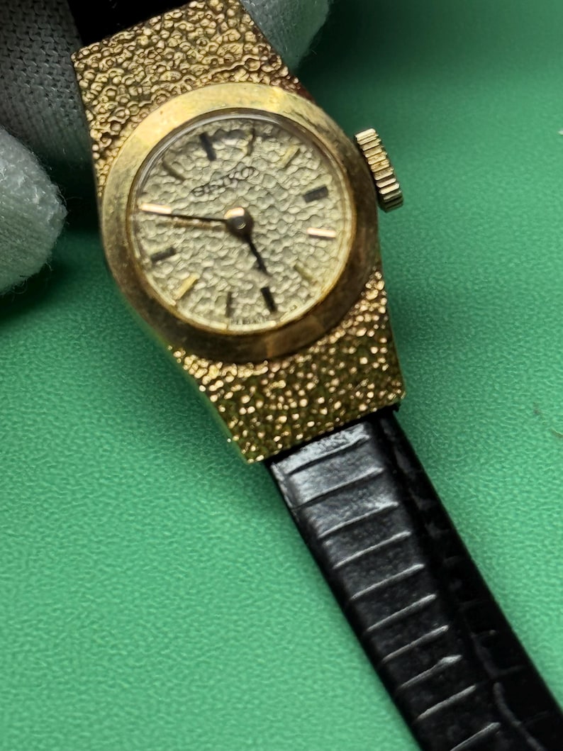 Vintage Seiko Ladies Watch | Gold Textured Dial, New Black Leather ...