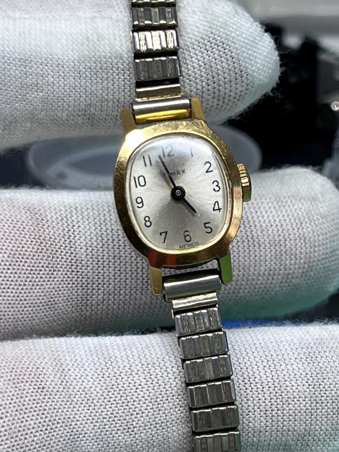 Vintage Ladies Timex Watch - Elegant Gold-tone Oval Face With Stretch ...