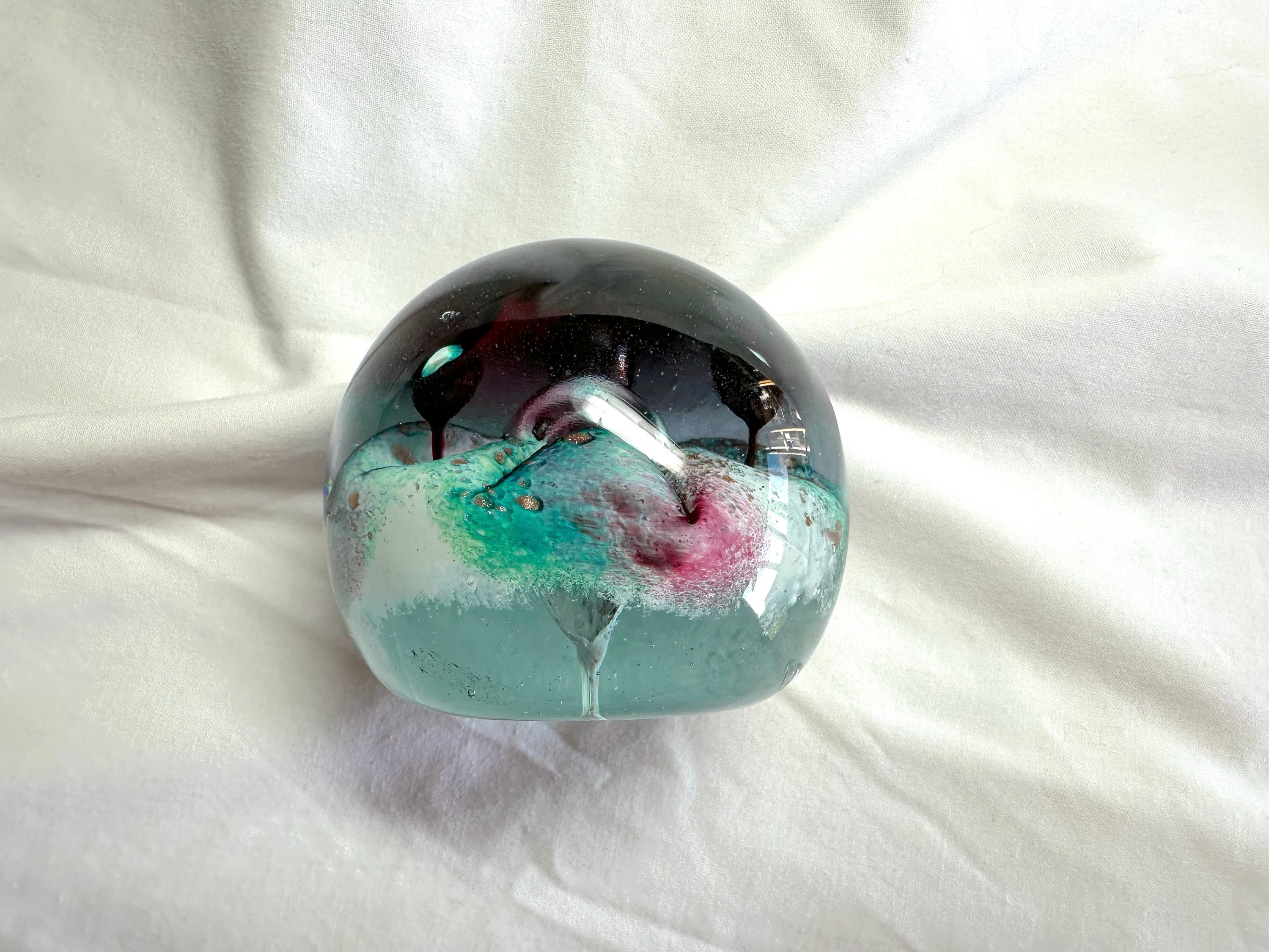 Presse papier Champignon bulle fond vert & rose sur ciel grenat 338N ...