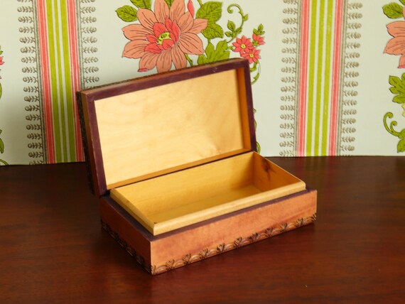 1970s Wooden Jewelry Box With Felt Embroidered Flower… - Gem
