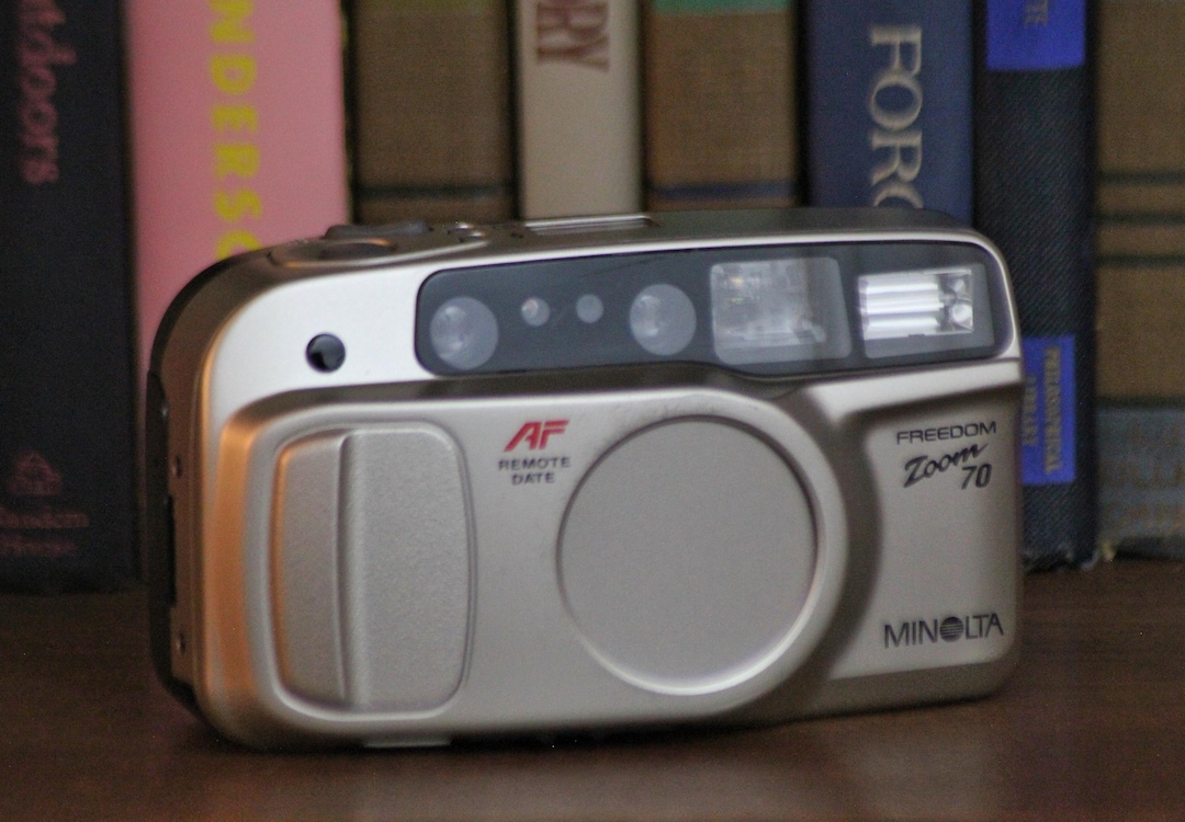 Minolta Freedom Zoom 70 - 35mm Film Camera - Vintage Point and Shoot ...